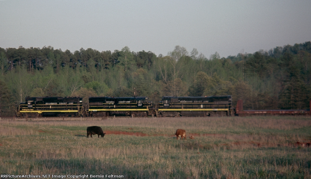 SCL GP30 #1339, U18B #307 and U36B #1830 leading northbound SCL train #322 thru the siding,